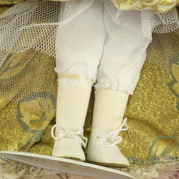 Goldenvale Collection | Toys | Goldenvale Collection Velma Porcelain ...